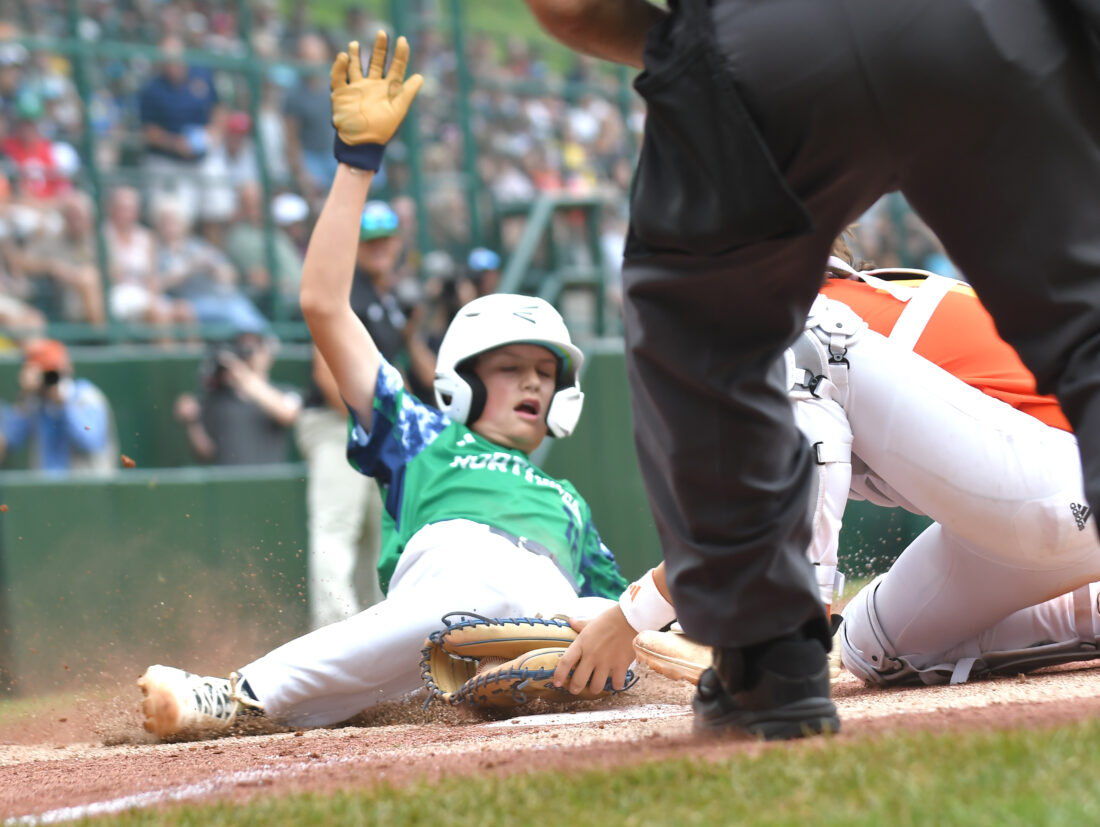 Texas defeats Washington in an absolute thriller of a game at Lamade ...